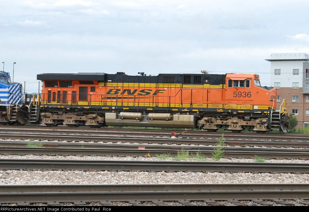 BNSF 5936